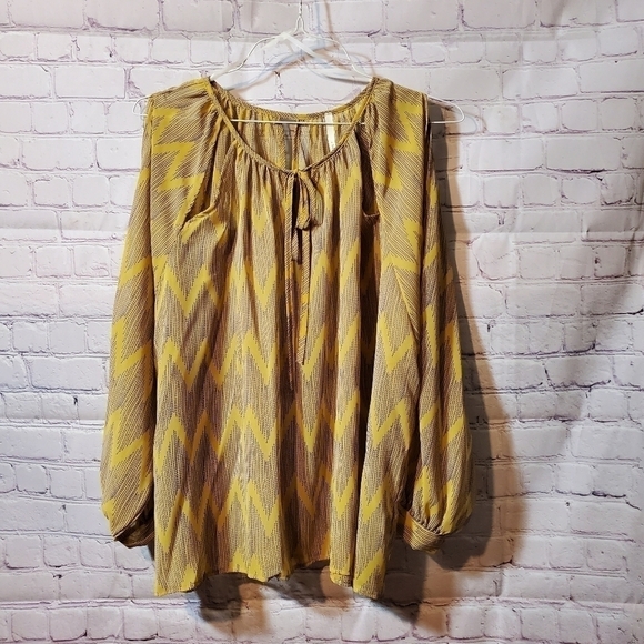 hello miss | Tops | Hello Miss Keyhole Blouse With Cutouts Size L ...